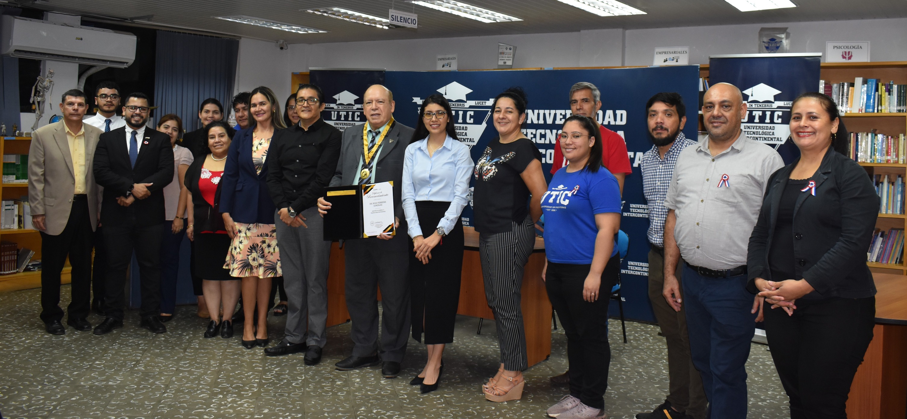 Reconocimiento al Dr. Hugo Ferreira González por su Trayectoria Profesional y Gestión Académica